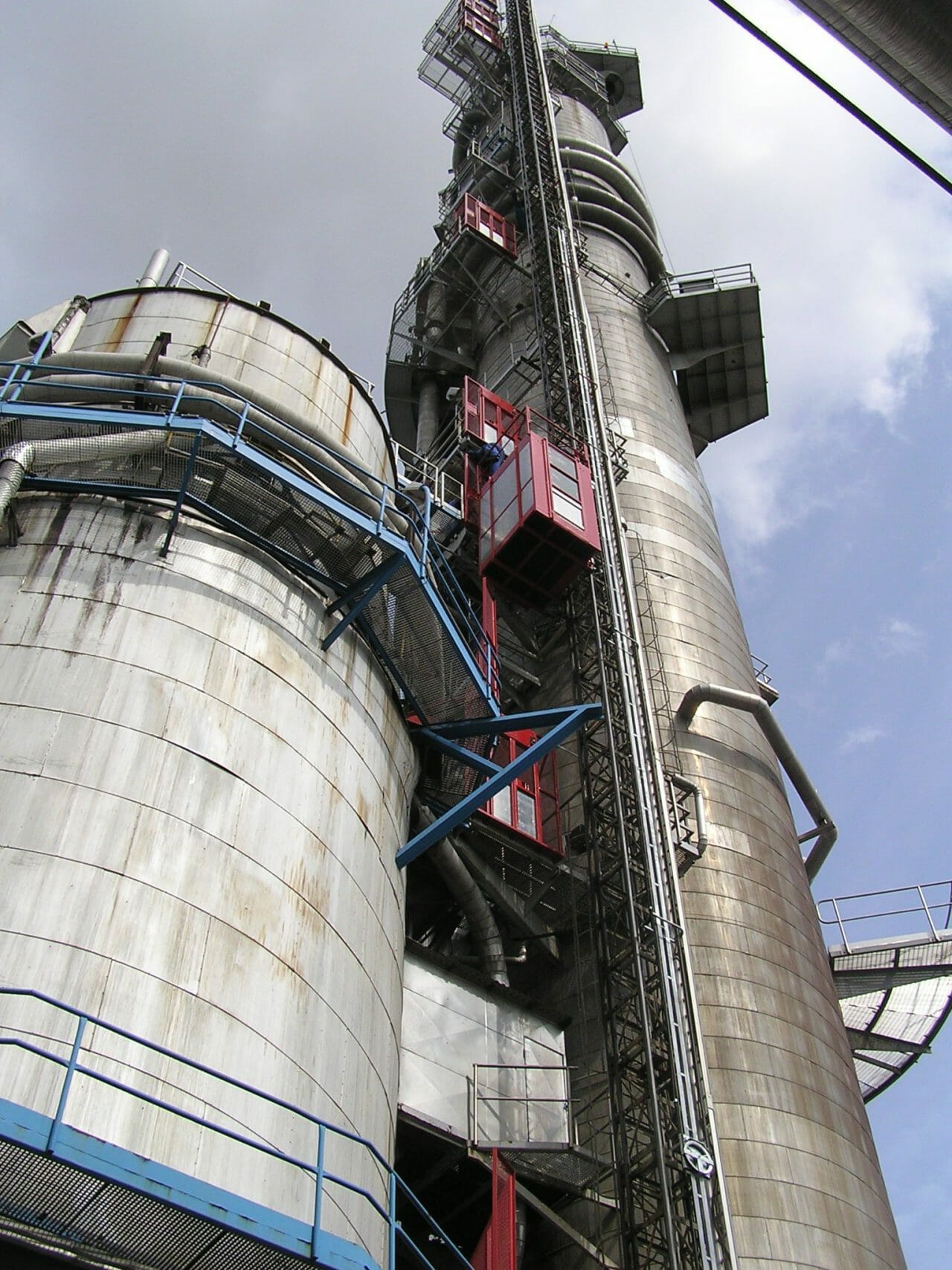 Temporary Construction Elevator and Lifts | UCEL Inc.